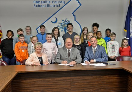 Piedmont Tech and Freshwater Coast Community Foundation sign Abbeville Promise agreement ...